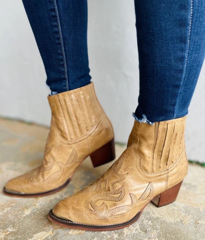 Mary Boot – Hingeon5th